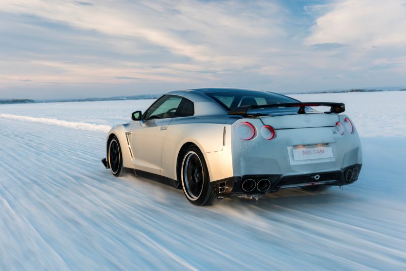 Nissan GT-R (facelift 2011) 3.8 V6 (550 Hp) 4WD Automatic